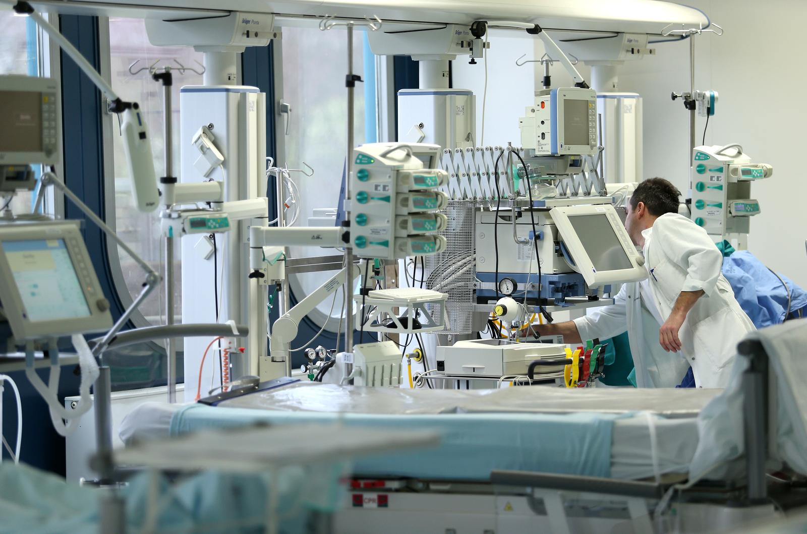 U KBC-u Rijeka od/S COVID-19 bolesti preminulo još dvoje starijih pacijenata | Riportal