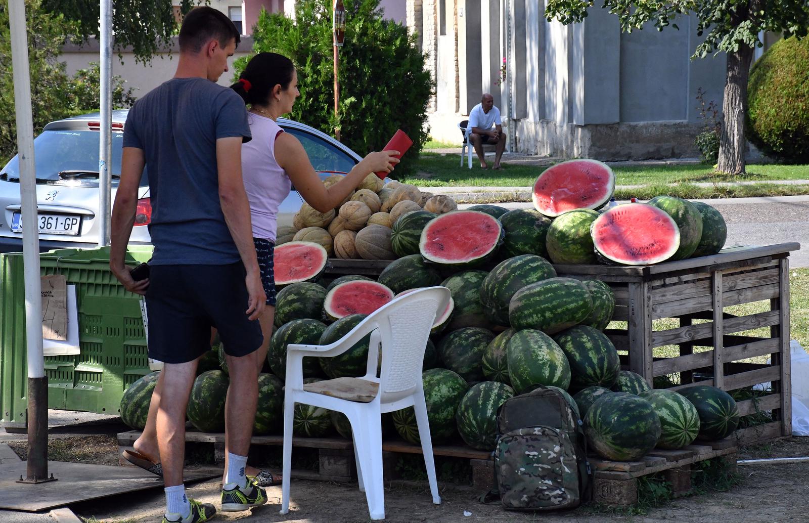 I ove godine on prodaje lubenice na jedinstven način: 'Ipak treba imati ...
