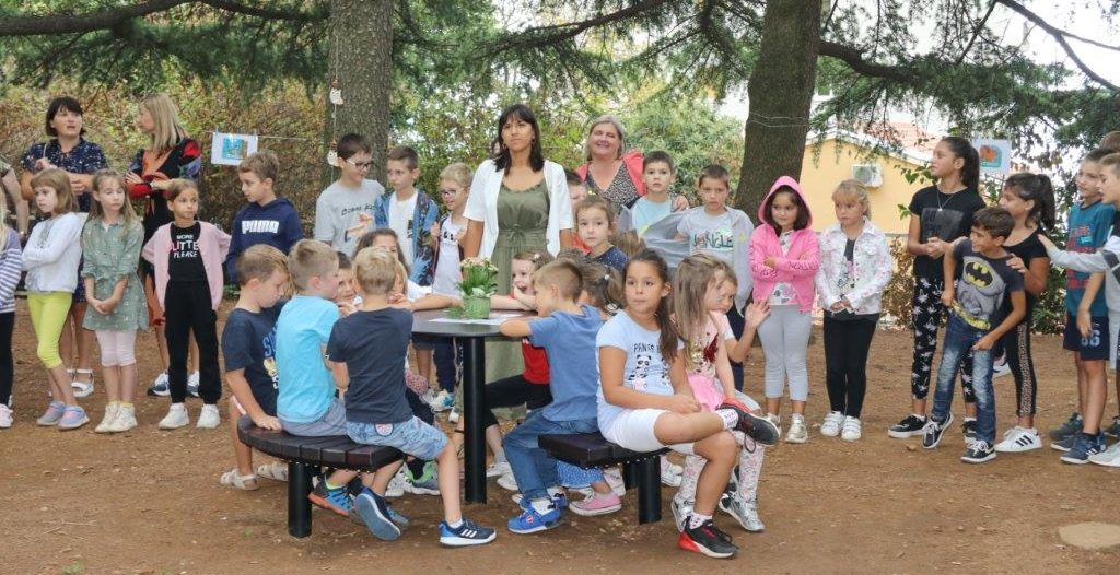 U Osnovnoj školi Kozala uređena 'Čarobna šuma znanja – učionica u ...