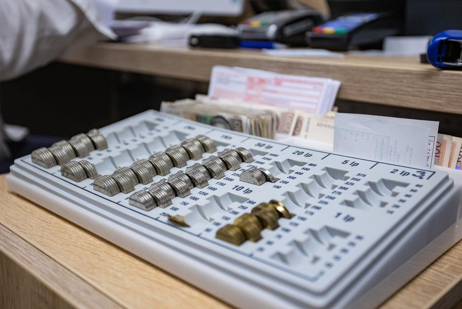 Pozvali je iz banke da dođe ažurirati podatke. A onda šok na blagajni ...