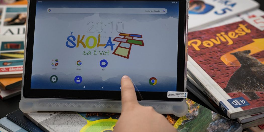 Tableti i ekrani njihove su glasnice i terapeuti: 'Mogu razgovarati s ...