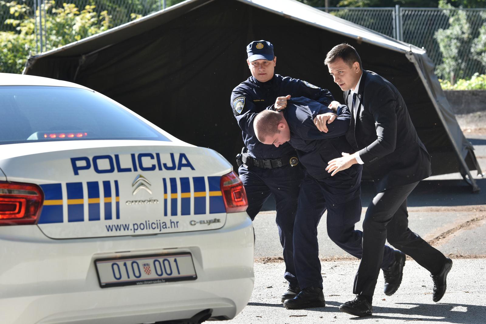 Treninzi traju i po 12 sati! Pogledajte video specijalne obuke: Ovi ...