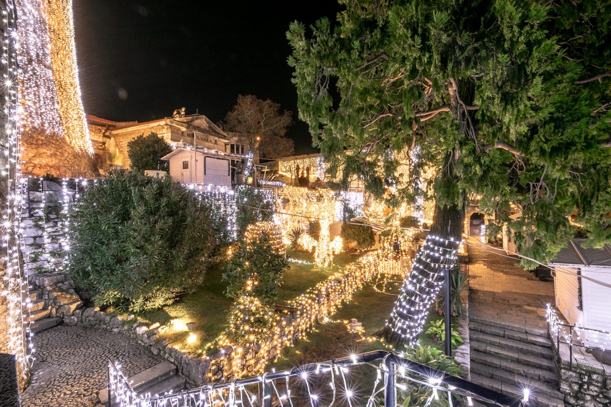 Advent na Gradini u novom ruhu! Trsat će blistati u novoj boji lampica ...