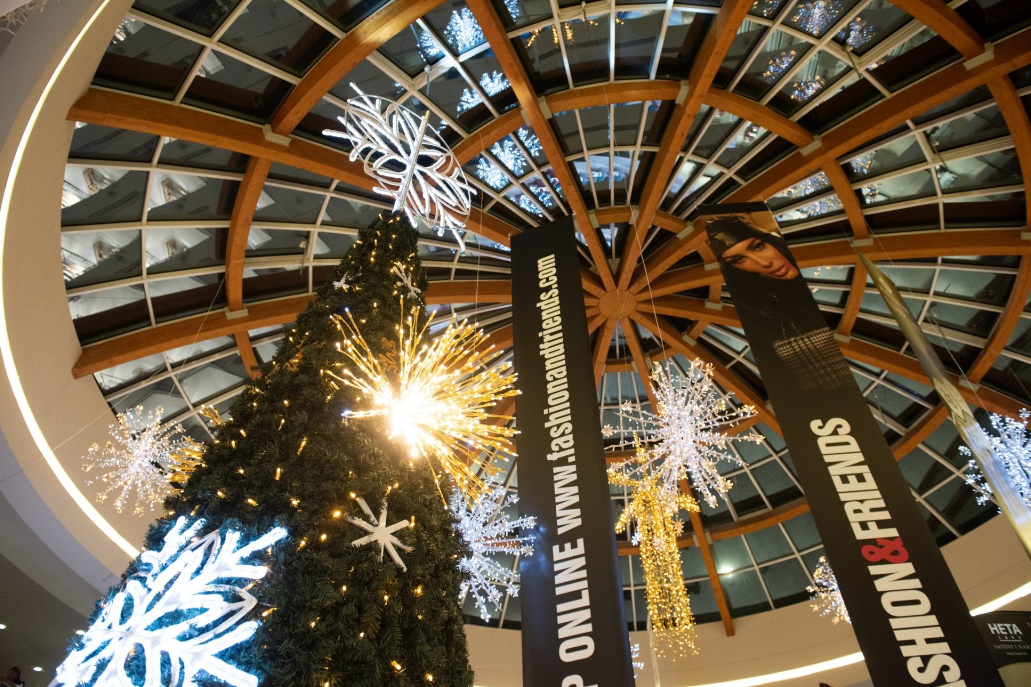 Raskošan Advent u Tower centru Rijeka: Stižu Sv. Nikola, Božićni ...