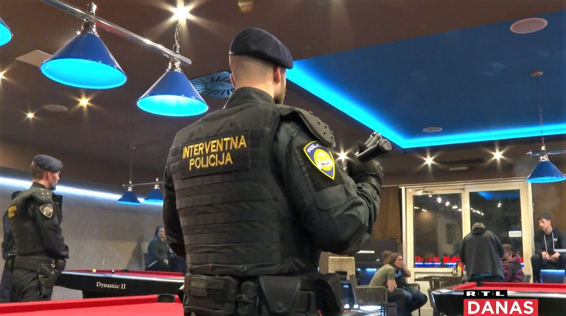 Interventna u lovu na maloljetnike! U akciji s policijom koja je privela djecu nakon ponoći ...