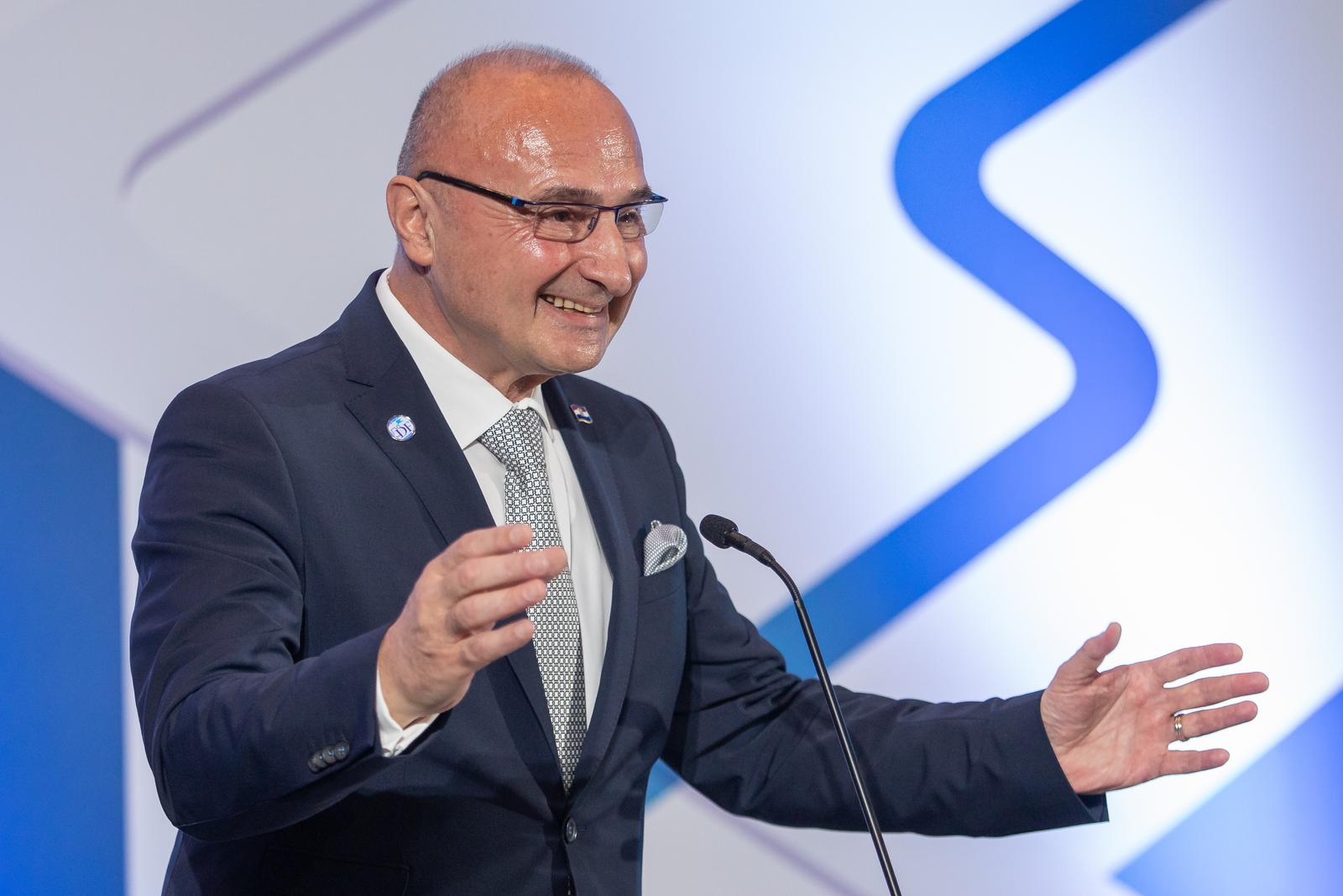 Neven Šantić: Zemlja koja za ministra ima nekog poput Grlić Radmana (ne ...