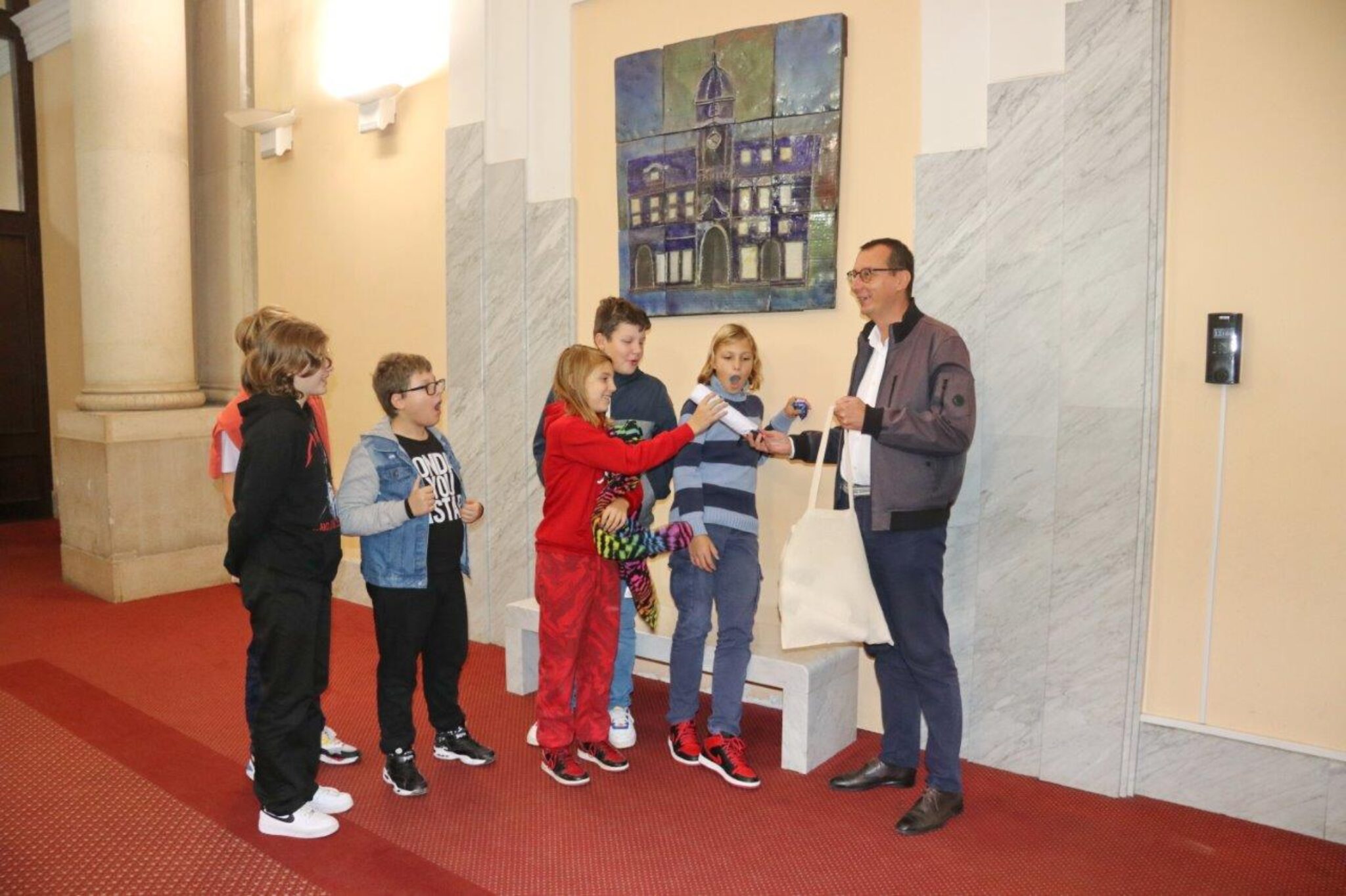 Povodom Dana ljubaznosti gradonačelnik se susreo s učenicima OŠ Dolac ...