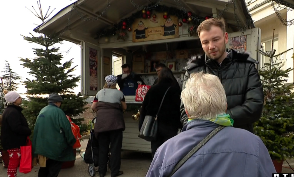 Neki su ručak za Božić čekali u redu pučke kuhinje: 'Srce mi se slama ...