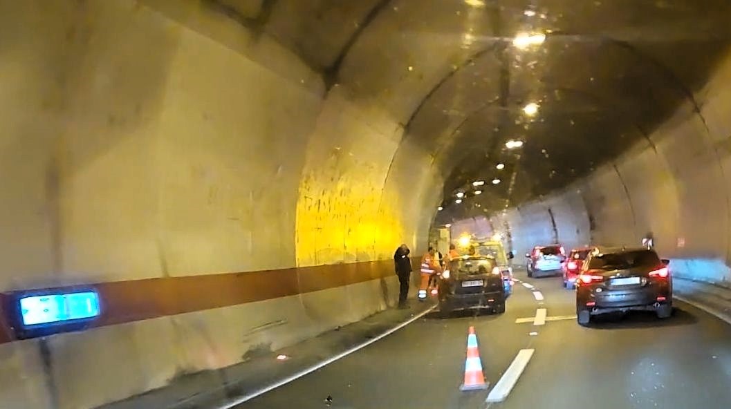 Novi zastoj na riječkoj obilaznici: Zbog nesreće u tunelu Katarina vozi se usporeno jednim ...