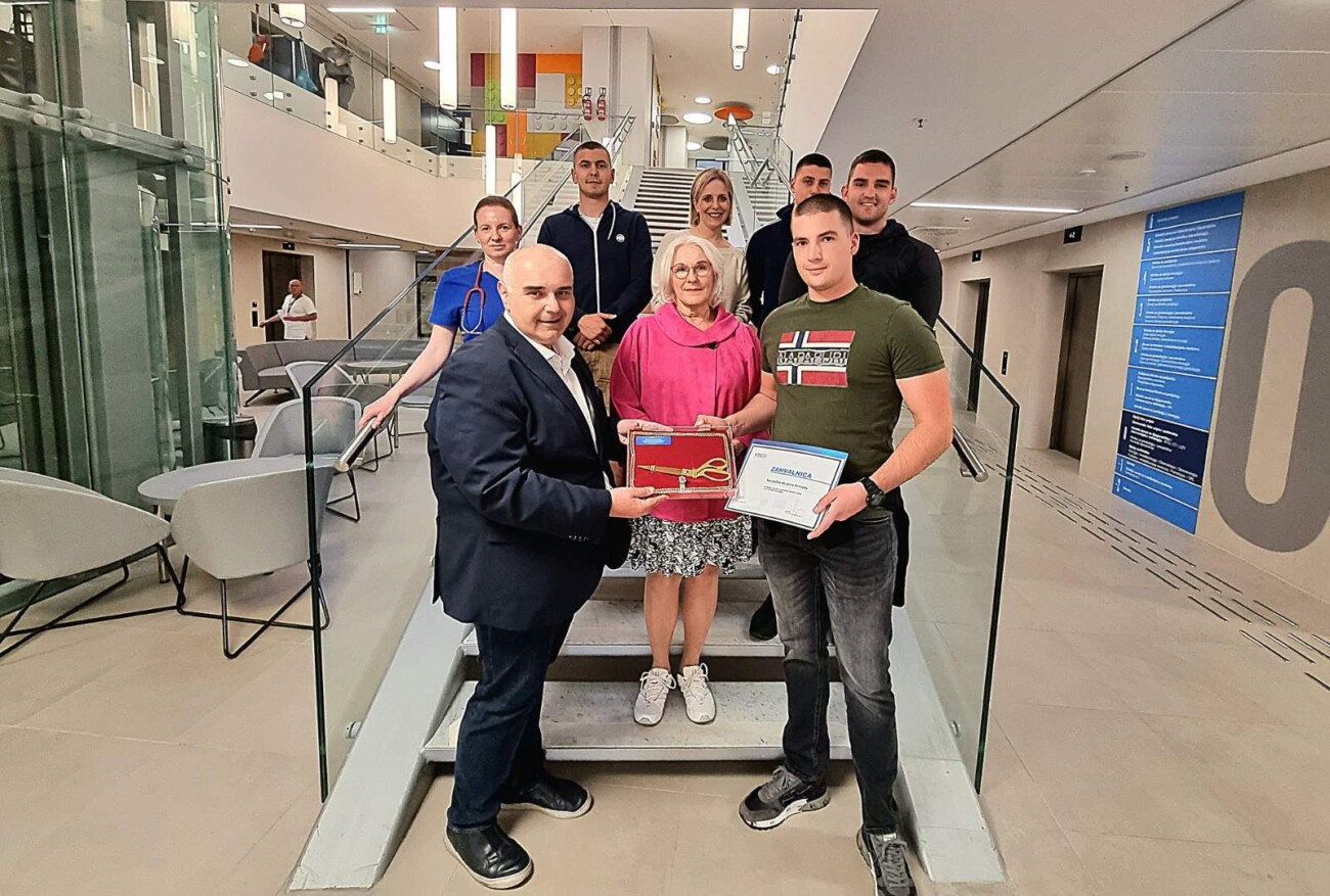 KBC RIJEKA: HVALA, ARMADA! Pri preseljenju u novi bolnički kompleks svoj obol dali su pripadnici ...