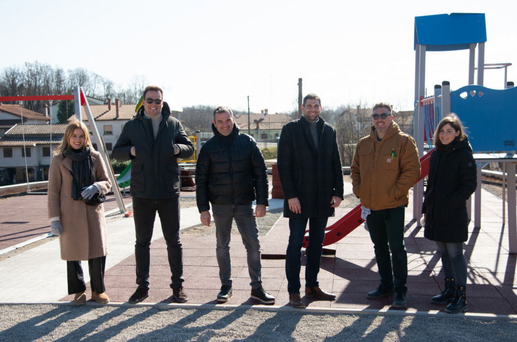 MATULJI Pogledajte fotografije: Izgradnja igrališta Principi pri kraju ...