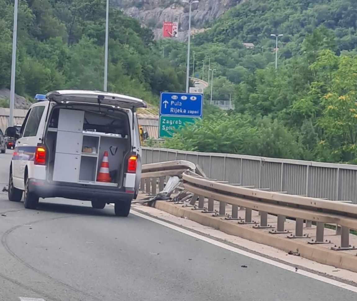 Teška prometna nesreća na riječkoj obilaznici, vozi se jednim trakom uz ograničenje brzine ...