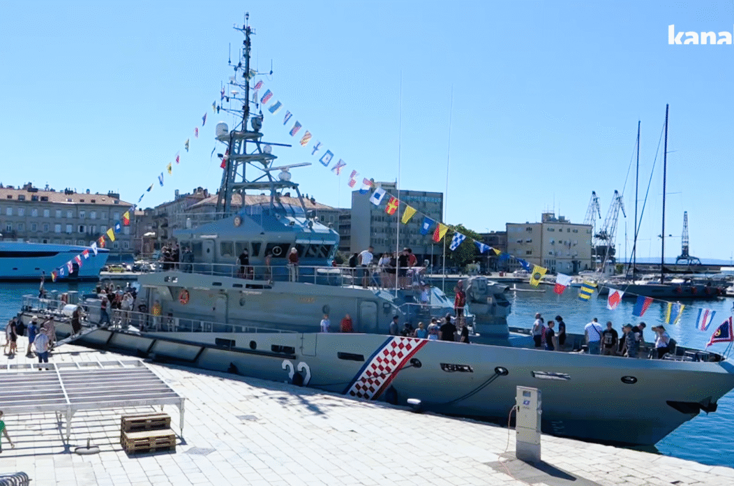 Pogledajte video: U Rijeku je uplovio ratni brod Umag. Razgledajte ga s nama! | Riportal