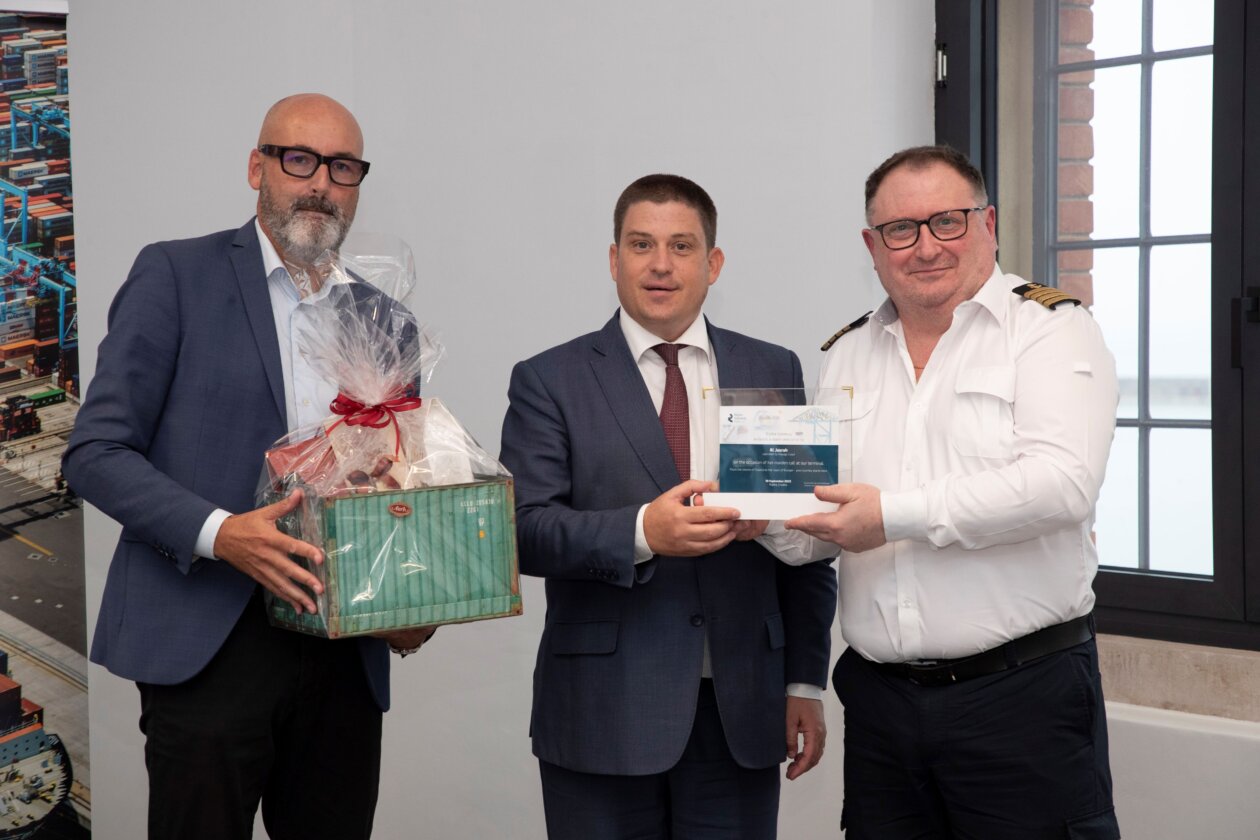 Riječki terminal otvorio vrata svijetu: prvi brod uplovio u Rijeka ...