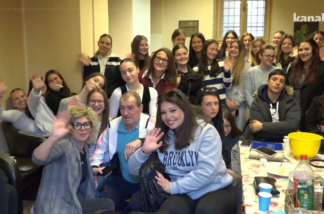 Mladi riječki medicinari donijeli blagdanski osmijeh korisnicima prihvatilišta za beskućnike ...